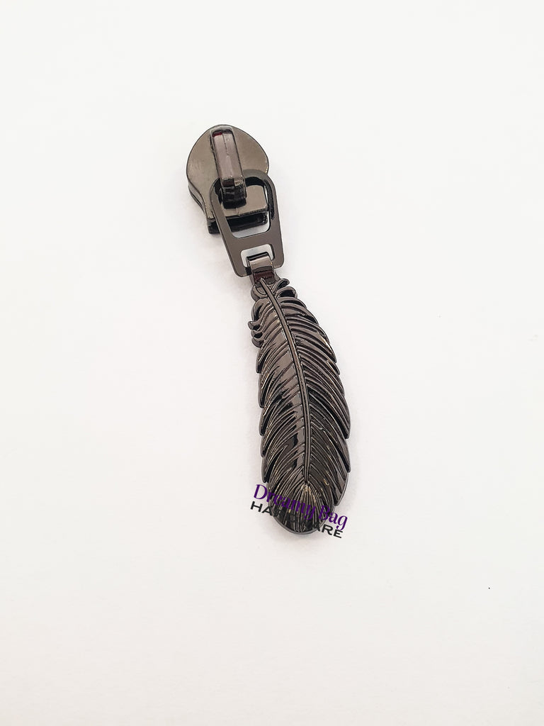 #5 Zipper Pull Feather – Dreamy Bag Hardware
